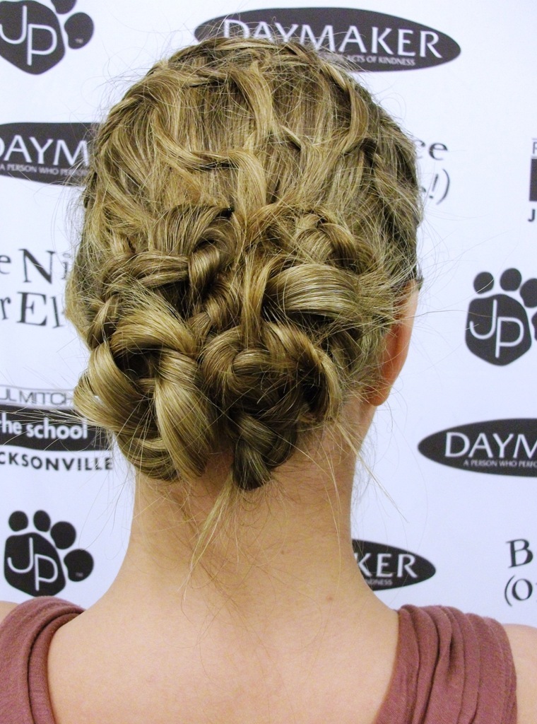 40 Gorgeous Wedding Updo Hairstyle Ideas – EntertainmentMesh