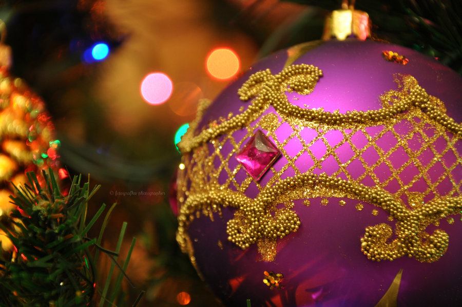 35+ Lovely Christmas Ball Pictures – EntertainmentMesh